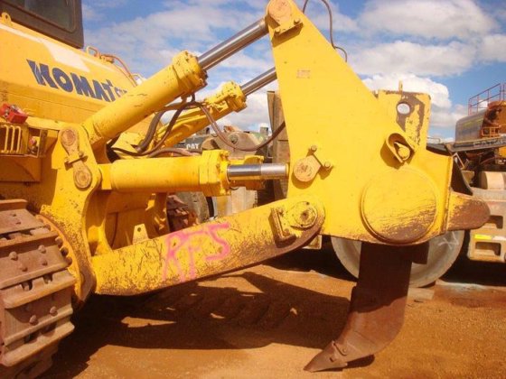 KOMATSU D375A-5 Crawler Dozer in Singapore, Singapore