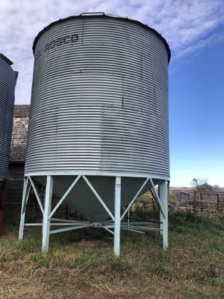 WESTEEL ROSCO 1650 BUSHEL HOPPER BOTTOM BIN ON SKIDS WITH ROCKET AIR ...