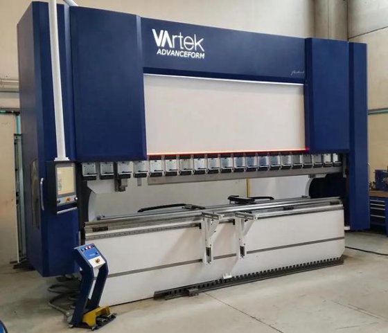 ADVANCE FORM 4100-220 7 AXIS PRESS BRAKE in Emilia-Romagna, Italy