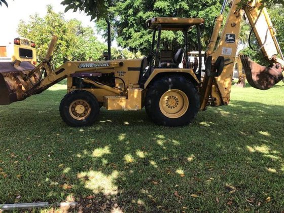 2000 JOHN DEERE 710 BACKHOE LOADER in Miami, FL, USA
