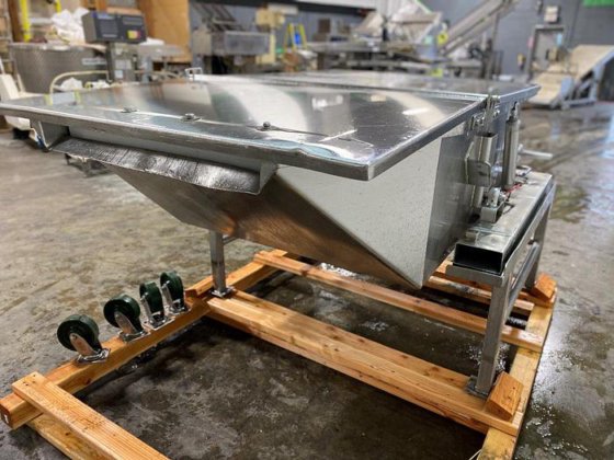 Mobile Self-Dump Product Hopper in Abbotsford, British Columbia, Canada