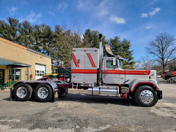 MACK SUPERLINER Double eagle Sleeper - E-9 V-8 450hp, 9spd, Original ...