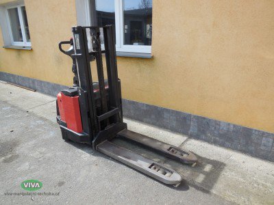 2007 BT SWE 160 D pedestrian stacker in Lovosice, Czech Republic