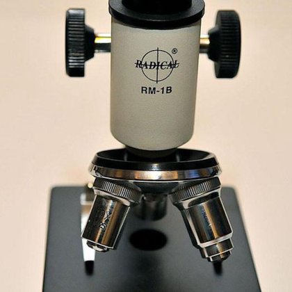 Student School Microscope RM-1B in Mississauga, Ontario, Canada