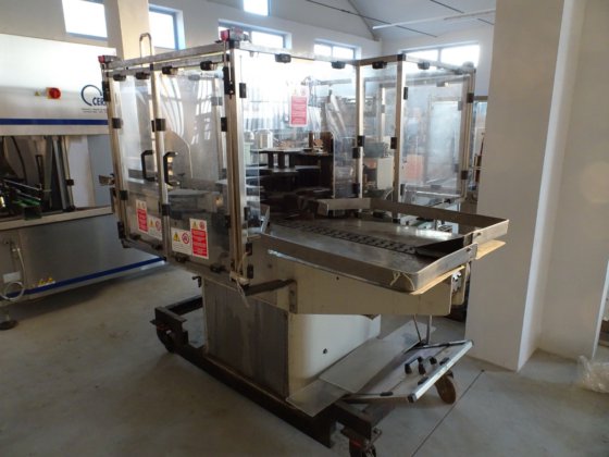 GLUE LABELLING MACHINE CAVAGNINO E GATTI FOR BOTTLES 5 LITERS in ...
