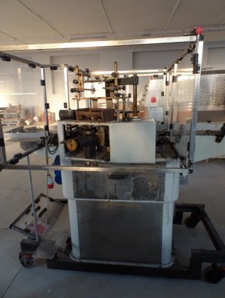 GLUE LABELLING MACHINE CAVAGNINO E GATTI FOR BOTTLES 5 LITERS in ...