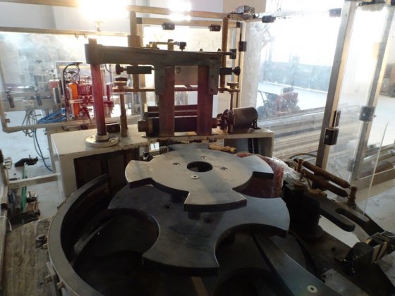 GLUE LABELLING MACHINE CAVAGNINO E GATTI FOR BOTTLES 5 LITERS in ...