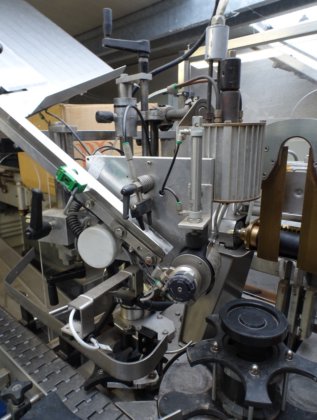 2009 GLUE LABELING MACHINE ENOS MODEL 1200 WITH SAFETY GUARDS in ...