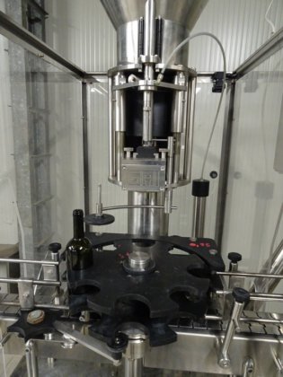 AUTOMATIC CORKING MACHINE GAI MOD. 4140 in Canelli, Italy