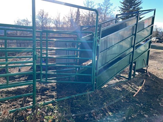 Arrow Farmquip Steel Adjustable Loading Chute in Alberta, Alberta, Canada