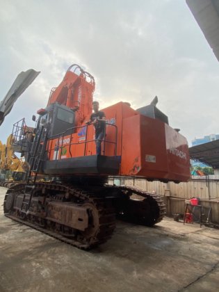 Hitachi ex1200 in Shanghai, China