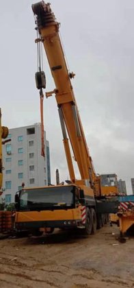 LIEBHERR 300TON MOBILE CRANE in China