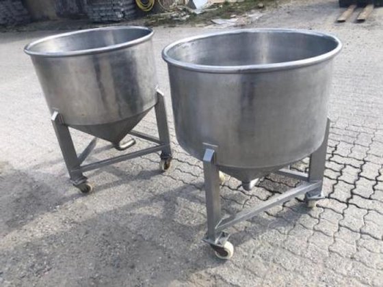 300 liter stainless steel tank on wheels in Harndrup, Denmark