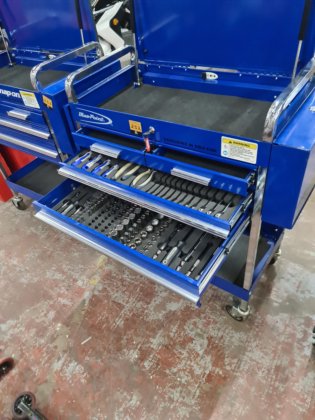 Snap-On/Blue-Point rolling tool chest with hinged lid and fold-up sides ...
