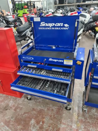 Snap-On/Blue-Point rolling tool chest with hinged lid and fold-up sides ...