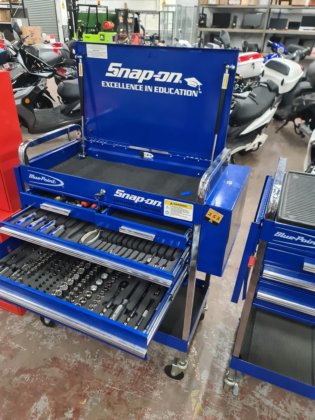 Snap-On/Blue-Point rolling tool chest with hinged lid and fold-up sides ...