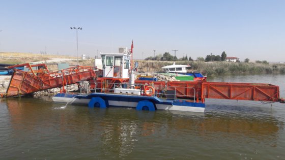 river and lake cleaning machine aquatic trash skimmer in Weifang, China