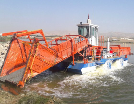 river and lake cleaning machine aquatic trash skimmer in Weifang, China