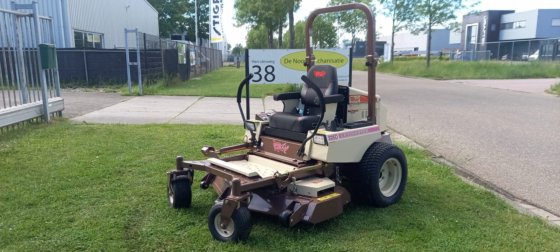Grasshopper 325D-52 side discharge/mulch in Middelburg, Netherlands