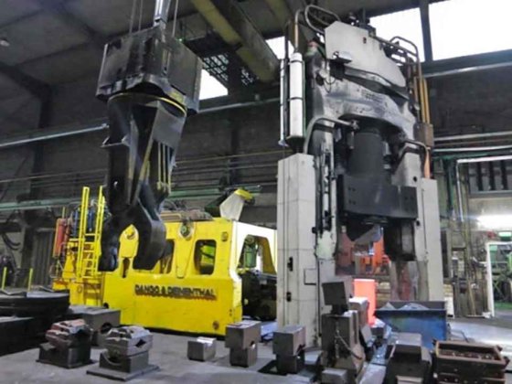 1986 1,600 Tonne Siempelkamp 2-Column Push Down Oil Hydraulic Open Die ...