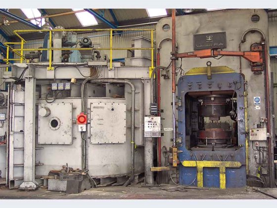 3,200 ton Siempelkamp SPS 3200 Hydraulic Closed Die Isothermal Forging ...