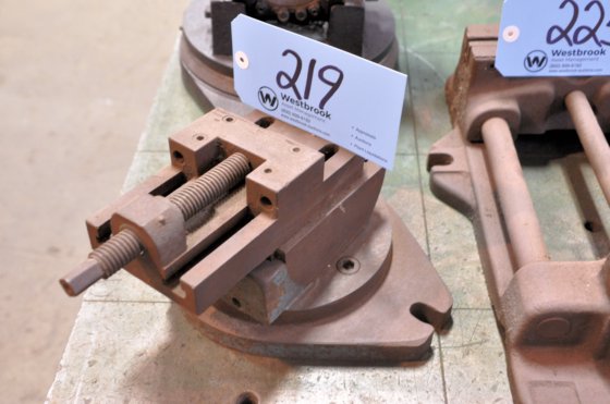 4" Inclinable Vise with Rotary Base in Troy, MI, USA