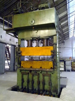 HYDRAULIC PRESS TWO POST FRED FREY 2H-250 in São Paulo, Brazil