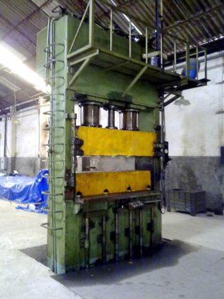 HYDRAULIC PRESS TWO POST FRED FREY 2H-250 in São Paulo, Brazil