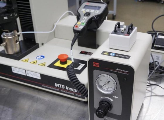 MTS Insight 1 EL 1KN (225lbf) tensile and compression testing machine ...