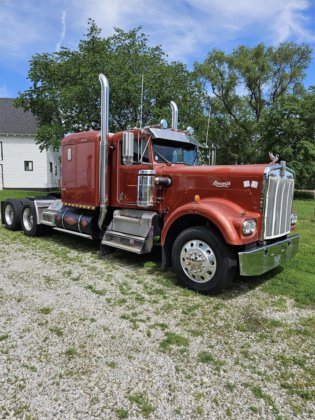 1976 KENWORTH W900A in Eagle Ridge, Saskatchewan, Canada