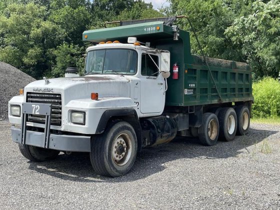 2001 MACK RD 690S Tri Axle in Virginia, USA