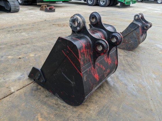 CAT 308 Standard bucket in Kitsuki, Oita, Japan