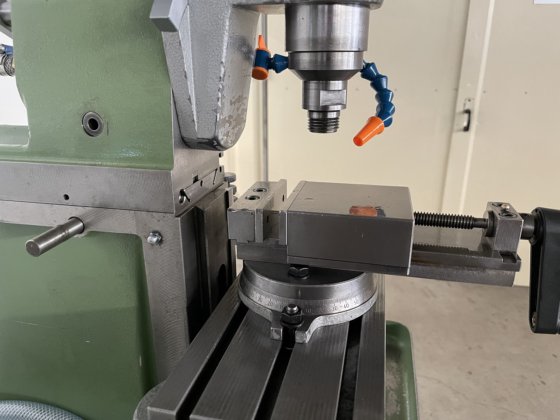 UNIVERSAL MILLING MACHINE “SIXIS” TYPE S-101 in Biel/Bienne, Bern ...