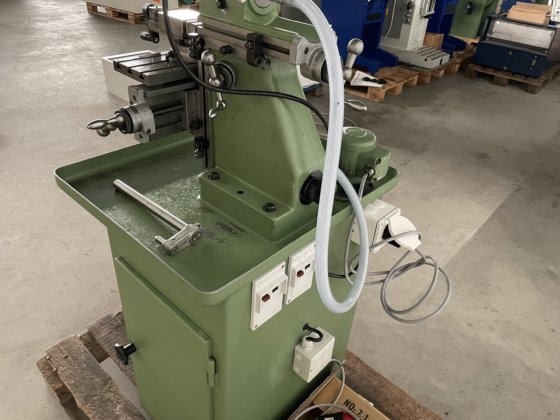 UNIVERSAL MILLING MACHINE “SIXIS” TYPE S-101 in Biel/Bienne, Bern ...