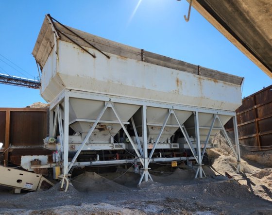 BLENDING HOPPERS – ACTECH Three Bin Cold Feed Hoppers & Material ...