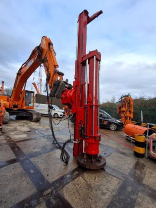 Fambo HR2000 hydraulic impact hammer in Stratford-upon-Avon, England ...