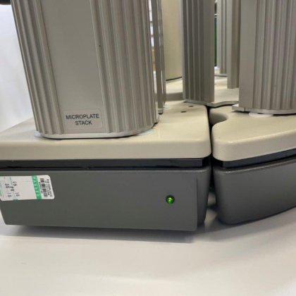 Twister Robotic Arm Microplate Handler in Manchester, England, United ...