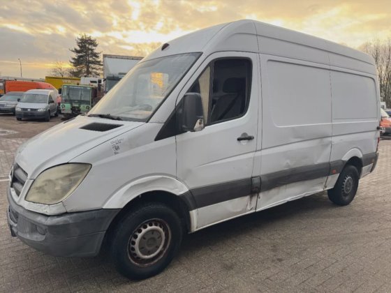 2011 Mercedes-Benz Sprinter 310 in Nijlen, Flanders, Belgium