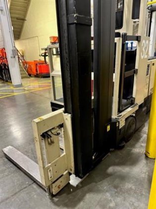 1993 CROWN 30TSP-S NARROW AISLE TURRET STOCK PICKER FORKLIFT in United ...