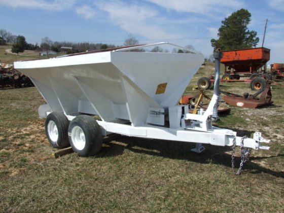 Tyler fertilizer buggy in Harned, KY, USA