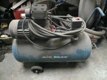 AIRPACK STAMPED COMPRESSOR WITH 50 LITRES BOILER in Barcelona, Spain