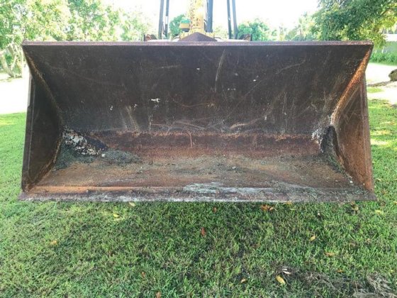 2000 JOHN DEERE 710 BACKHOE LOADER in Miami, FL, USA