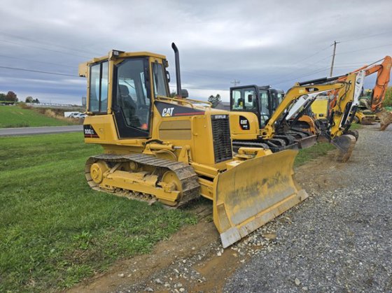 2004 CATERPILLAR D3G XL in Roaring Spring, PA, USA