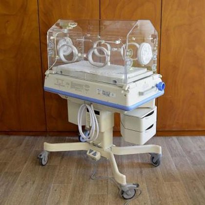 HILL ROM AIR-SHIELDS ISOLETTE C2000 INCUBATOR in Montreuil, France