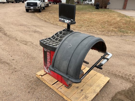 Hunter GSP9200 Computerized Wheel Balancer in Colon, NE, USA
