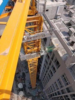 2014 POTAIN MC 200 in Dubai, United Arab Emirates