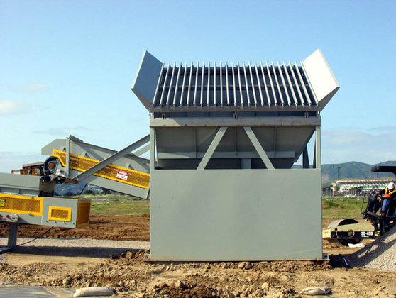 Model 101-36G Front End Loader Hopper with 36" Belt Feeder & Sloping ...