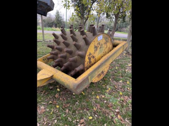 Compacting roller with fixed drawbar in Buenos Aires, Argentina