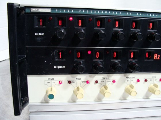 Fluke 5200A Programmable AC Voltage Calibrator - Tested, Needs ...