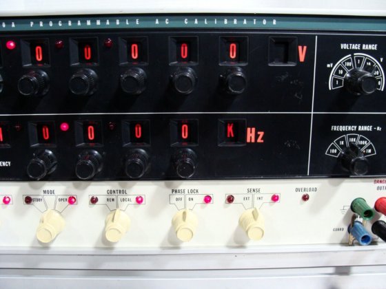 Fluke 5200A Programmable AC Voltage Calibrator - Tested, Needs ...